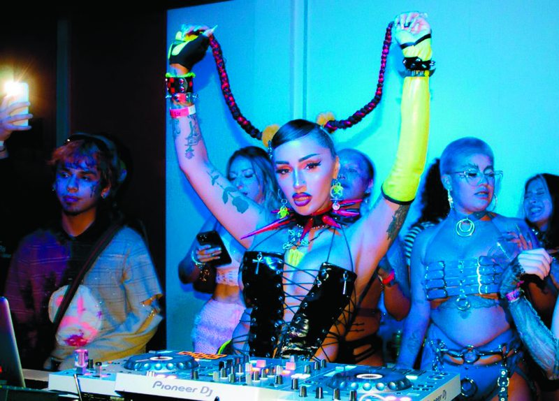 Dj Lizz cuenta cómo es el carrete que organiza: "Le digo a la gente, sáquense la ropa" - www.lun.com